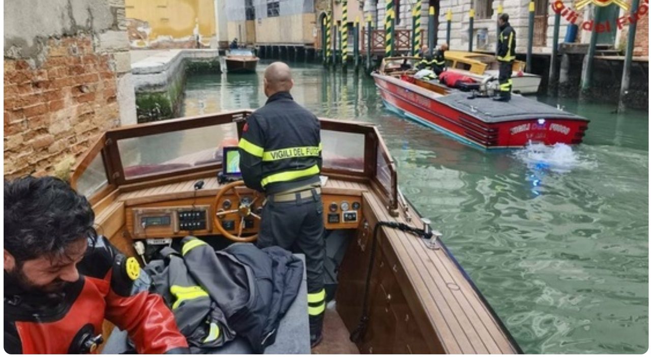 Venezia, tre giovani cadono in un rio a San Polo: morto un ventenne ...