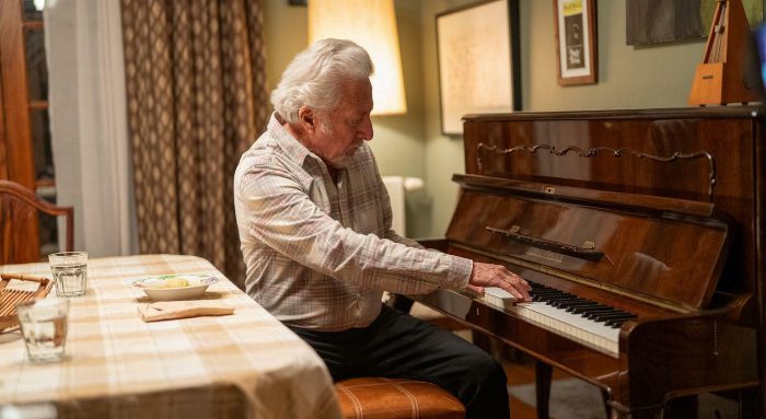 Dustin Hoffman in Tuner, il thriller sugli accordatori di pianoforti ...