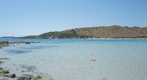 Punta Molentis a pagamento, accessi limitati e ombrelloni vietati nella ...