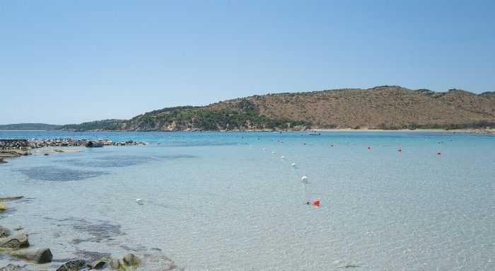 Punta Molentis a pagamento, accessi limitati e ombrelloni vietati nella ...