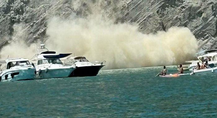 Frana a Portonovo, massi e detriti sulla spiaggia del Trave tra ...